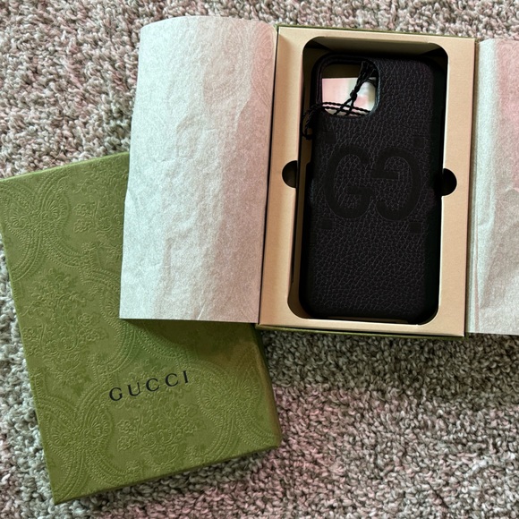 Gucci | Cell Phones & Accessories | Gucci Gg Jumbo Iphone 5 Phone Case ...